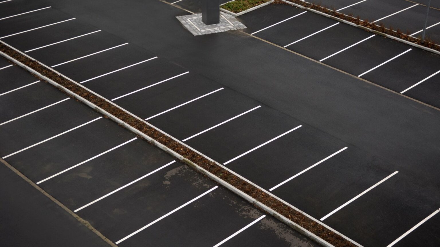 9 Asphalt Driveway and Parking Lot Maintenance Tips